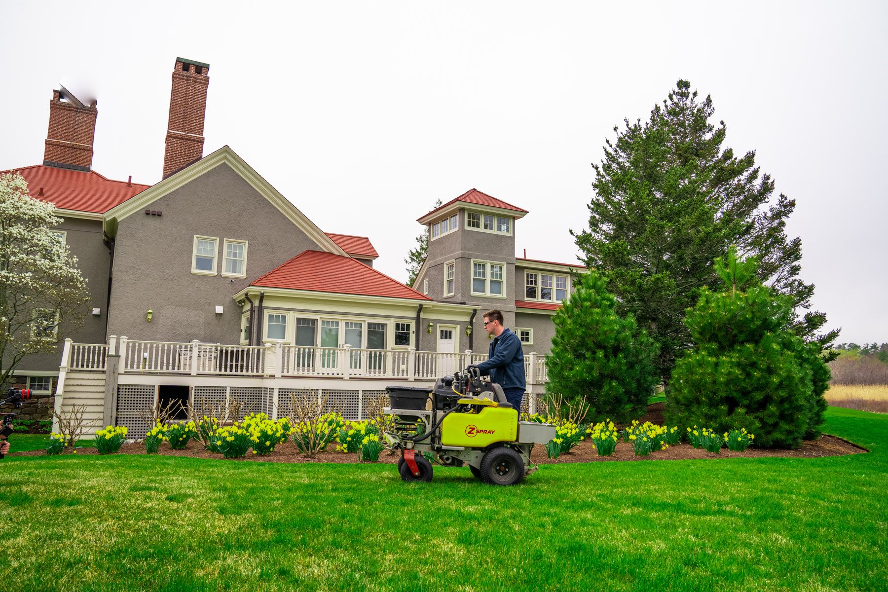 Your Guide to Lawn Fertilization in New England: When and How